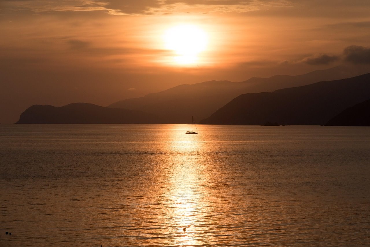Island of Elba by Catamaran: 5 Days of Sea and Relaxation from Piombino